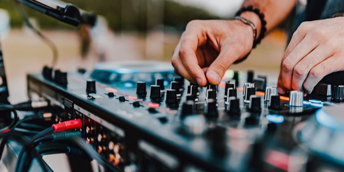 DJing With Tempo Changes And Metric Modulation | Long & McQuade