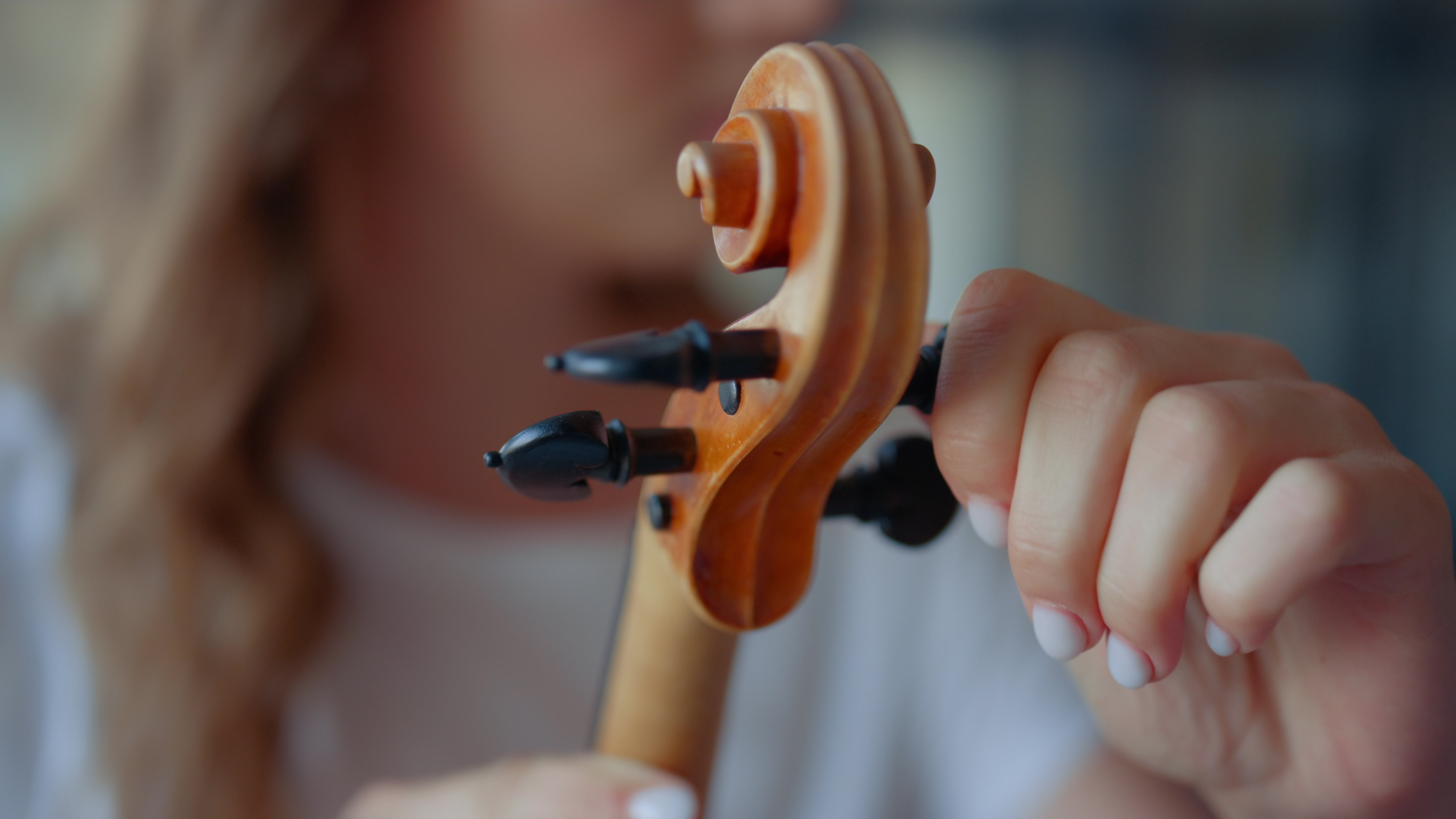How to Tune a Violin | Long & McQuade